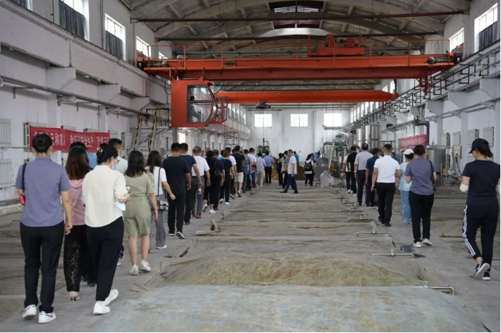新疆酿酒工业协会莅临我厂参观考察 伊犁酒业